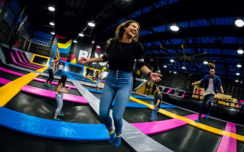 ซื้อตั๋วเล่นแทรมโพลินใที่ BOUNCEinc ไทยแลนด์ ดิ เอ็มควอเทียร์ กรุงเทพฯ ...